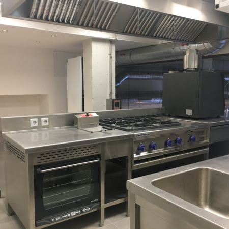 Especificaciones de un extractor de humo en una cocina industrial